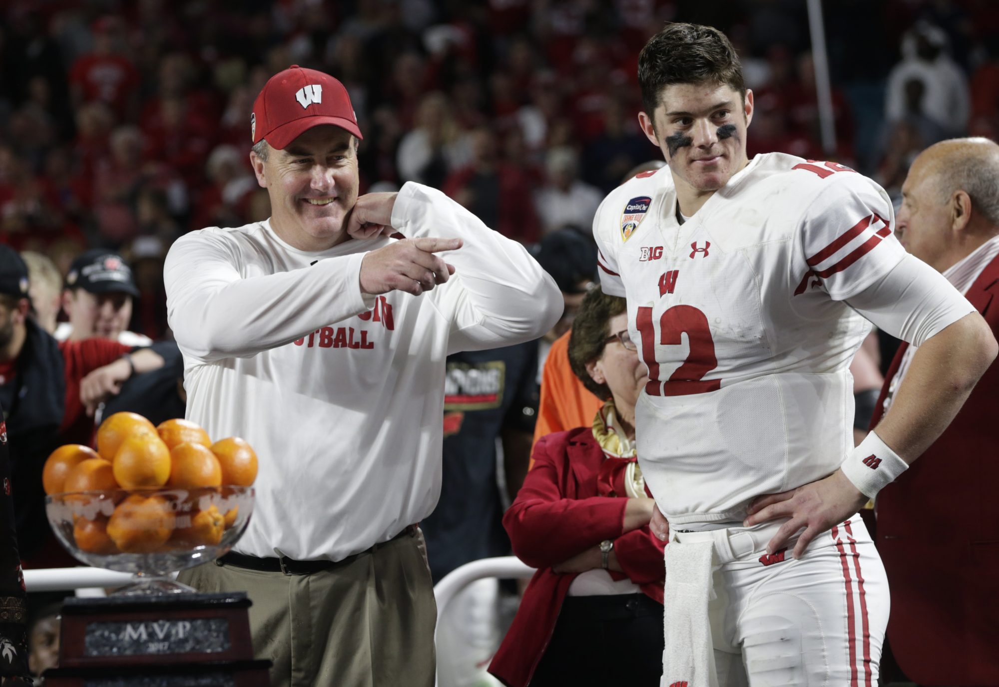 Hornibrook's 4 TDs carry Badgers over Miami, 34-24 in Orange - Talk-N ...