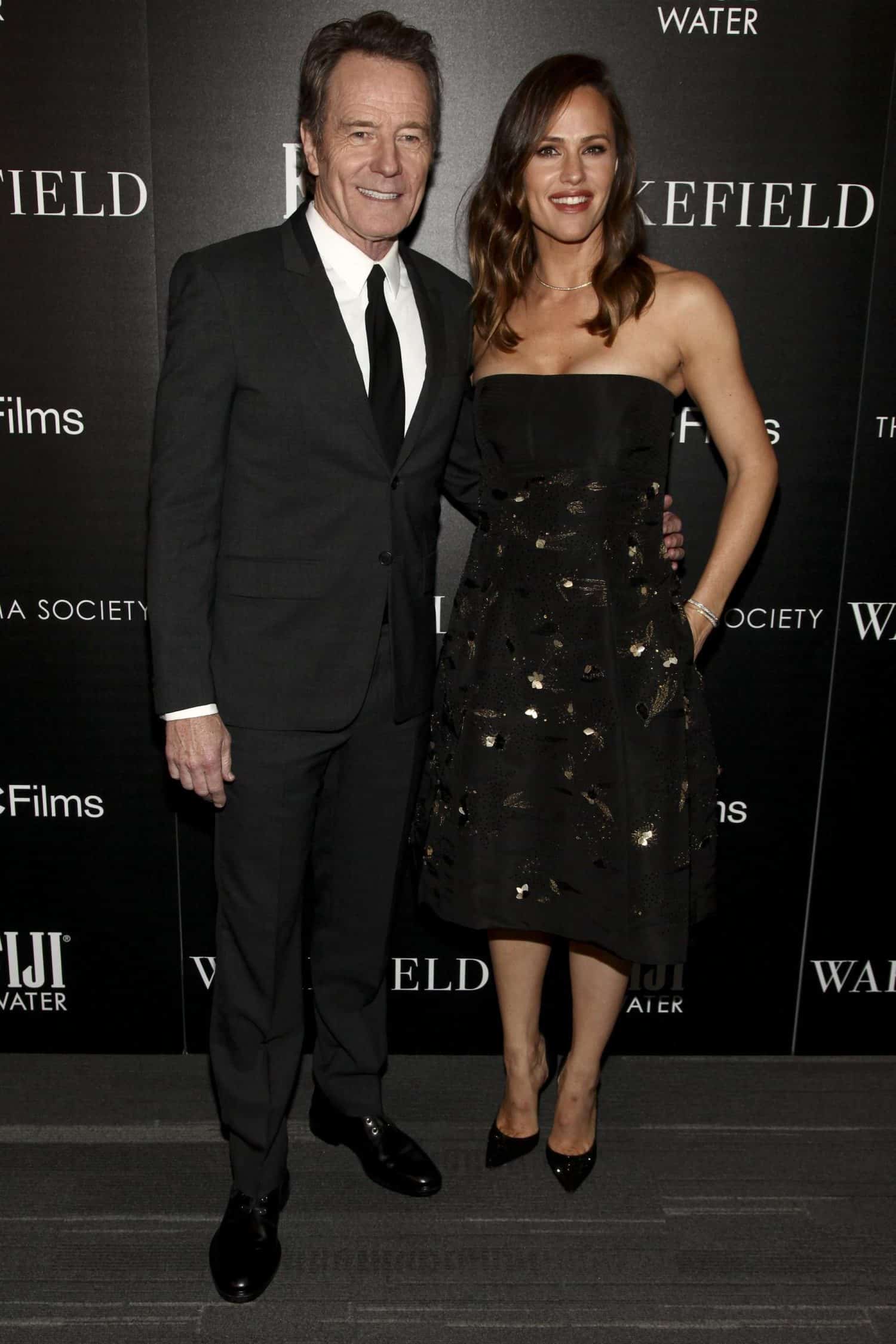 Jennifer Garner, Bryan Cranston got very cozy for new film - Talk-N West TN