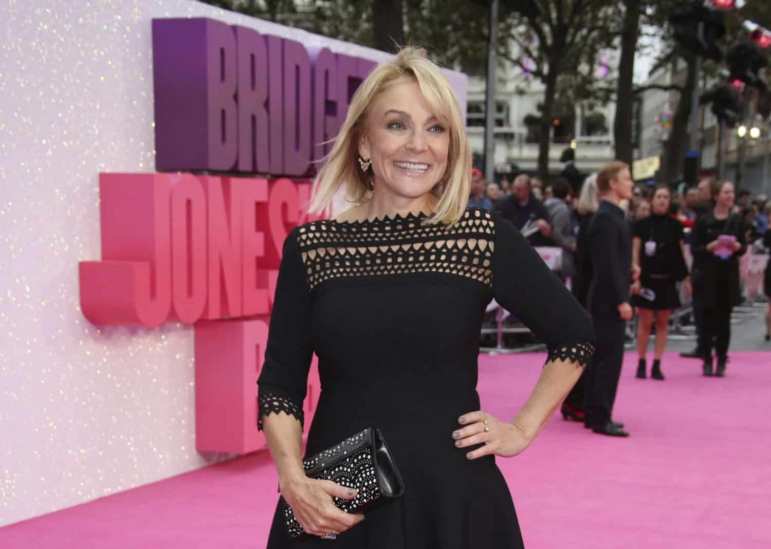 'Bridget Jones' author wins comic fiction prize, and a pig - Talk-N West TN