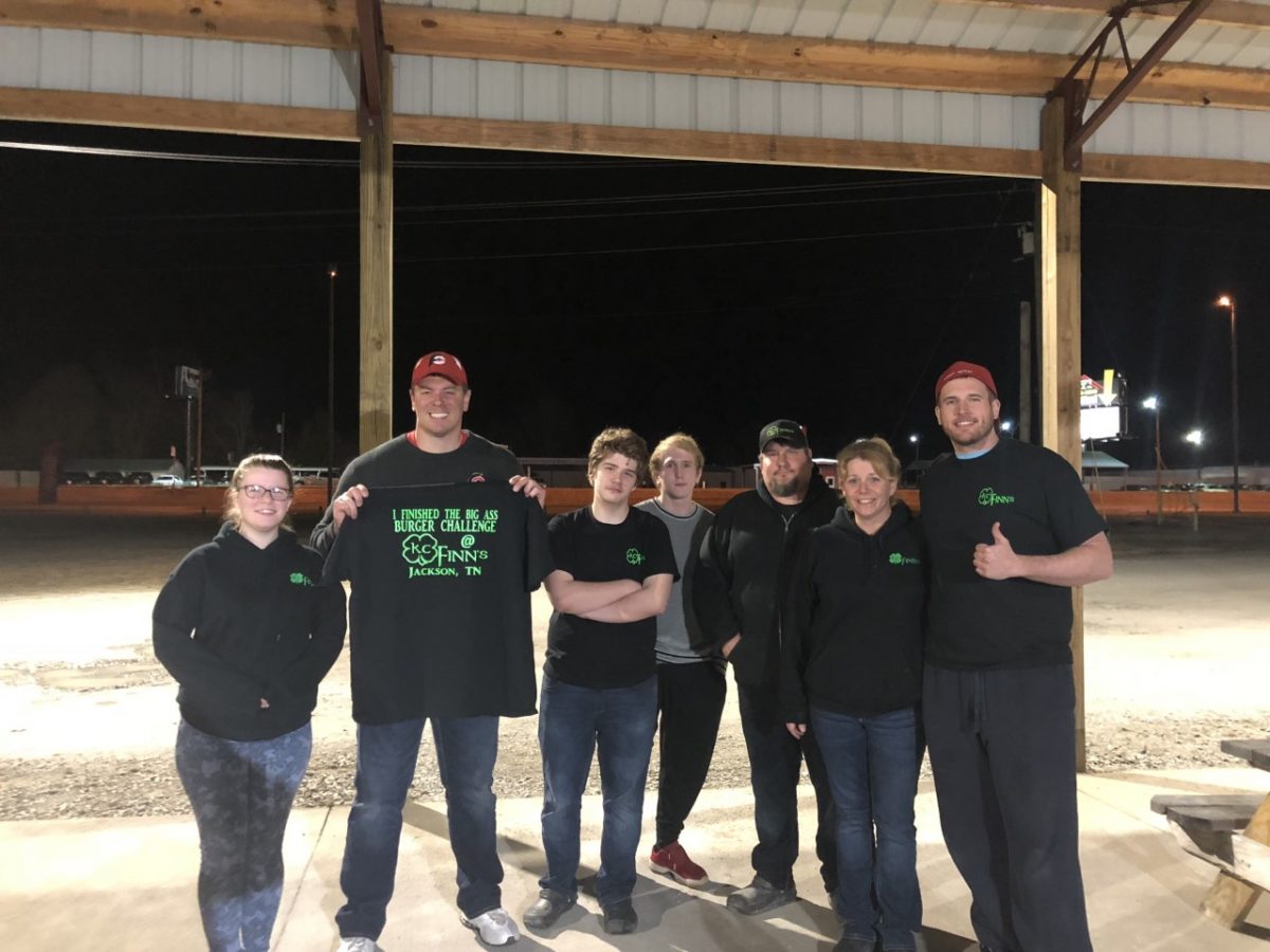 Professional eater downs 5 lb. burger, 1 pound of fries at KC Finn's in ...