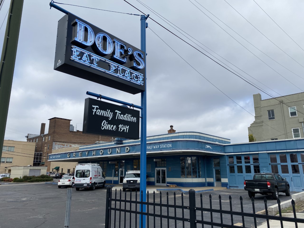 Ready, set - Doe's Eat Place opens in historic Greyhound Bus Station ...