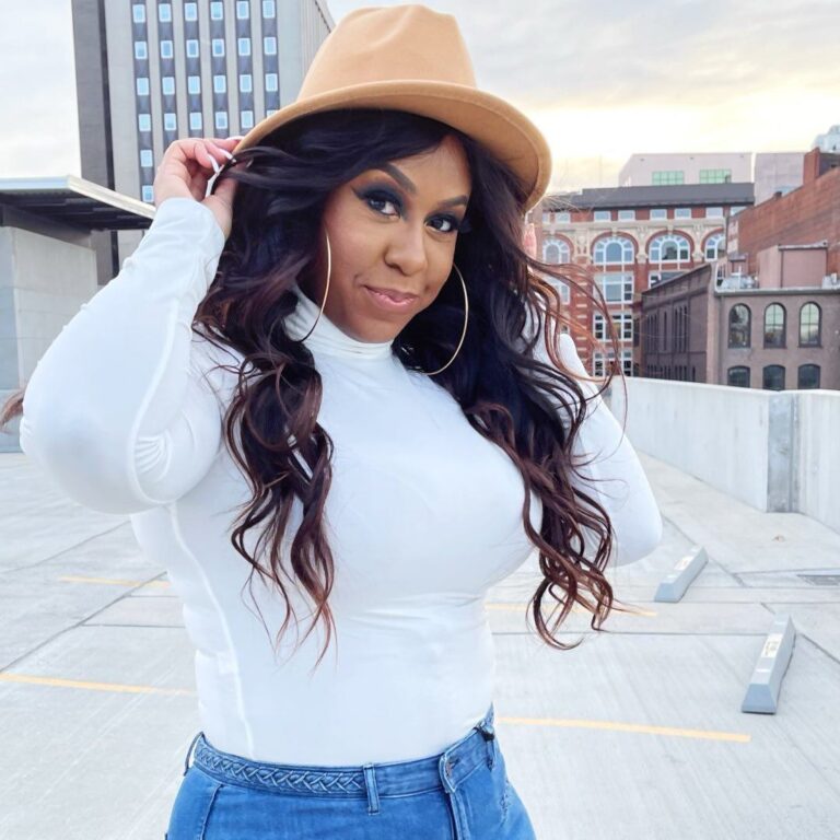 Ashley Smith, NFL employee and sister of Trey Smith, works in New York ...